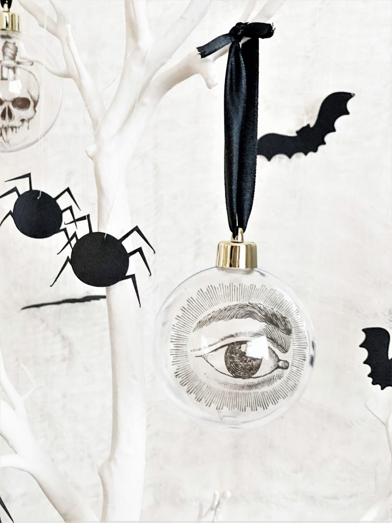 Easy Halloween Banner (plus a freebie) - RecklessHen